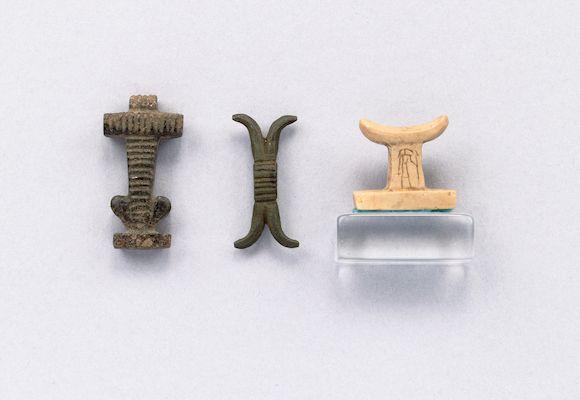 Bonhams : Three Egyptian steatite amulets 3