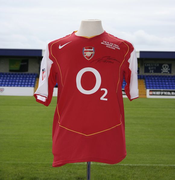 Bonhams : Signed Arsenal 2005 Cup Final shirt