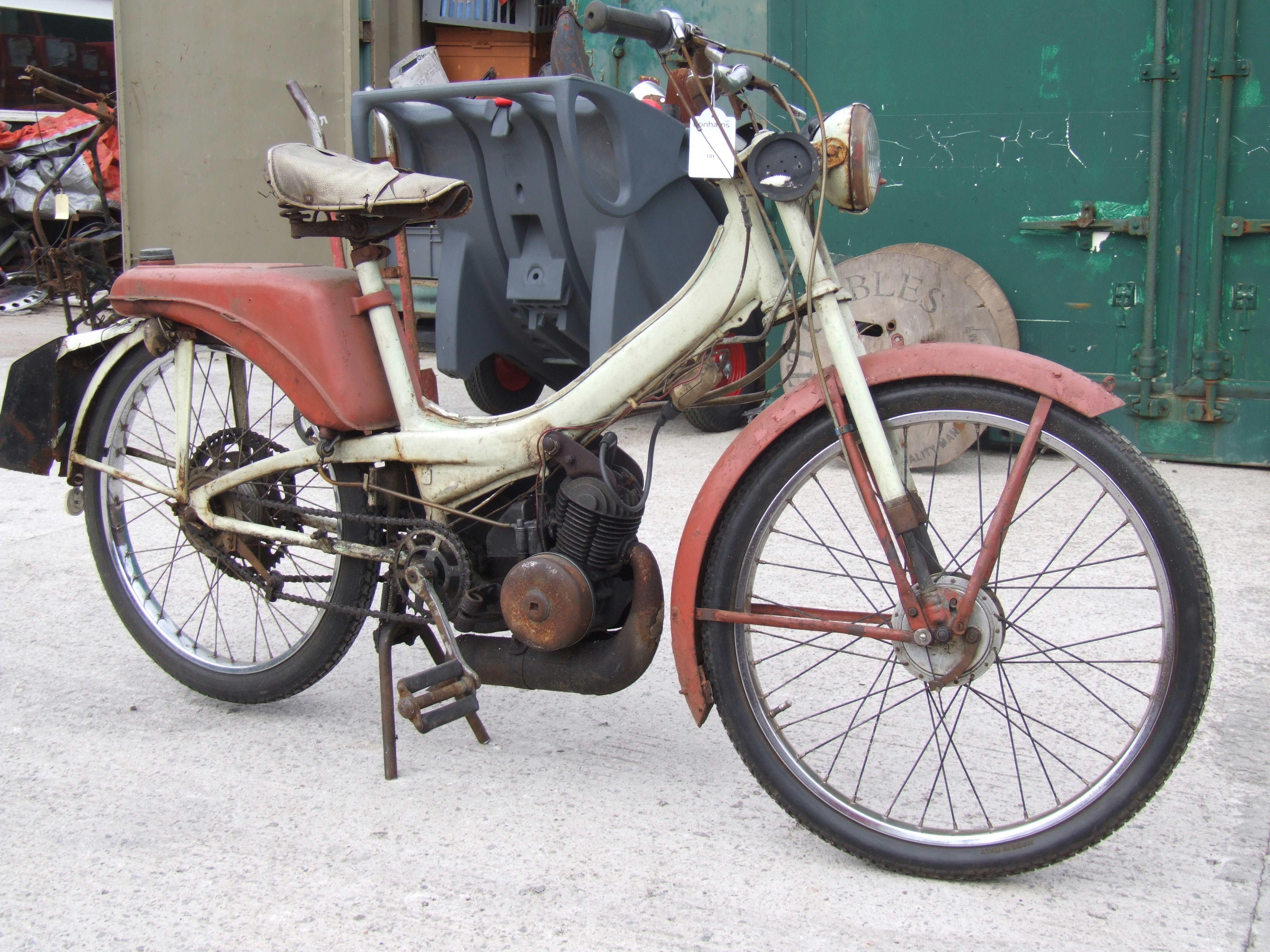 Bonhams Cars : 1964 Raleigh 49cc RM8 Moped Engine no. 9R1729