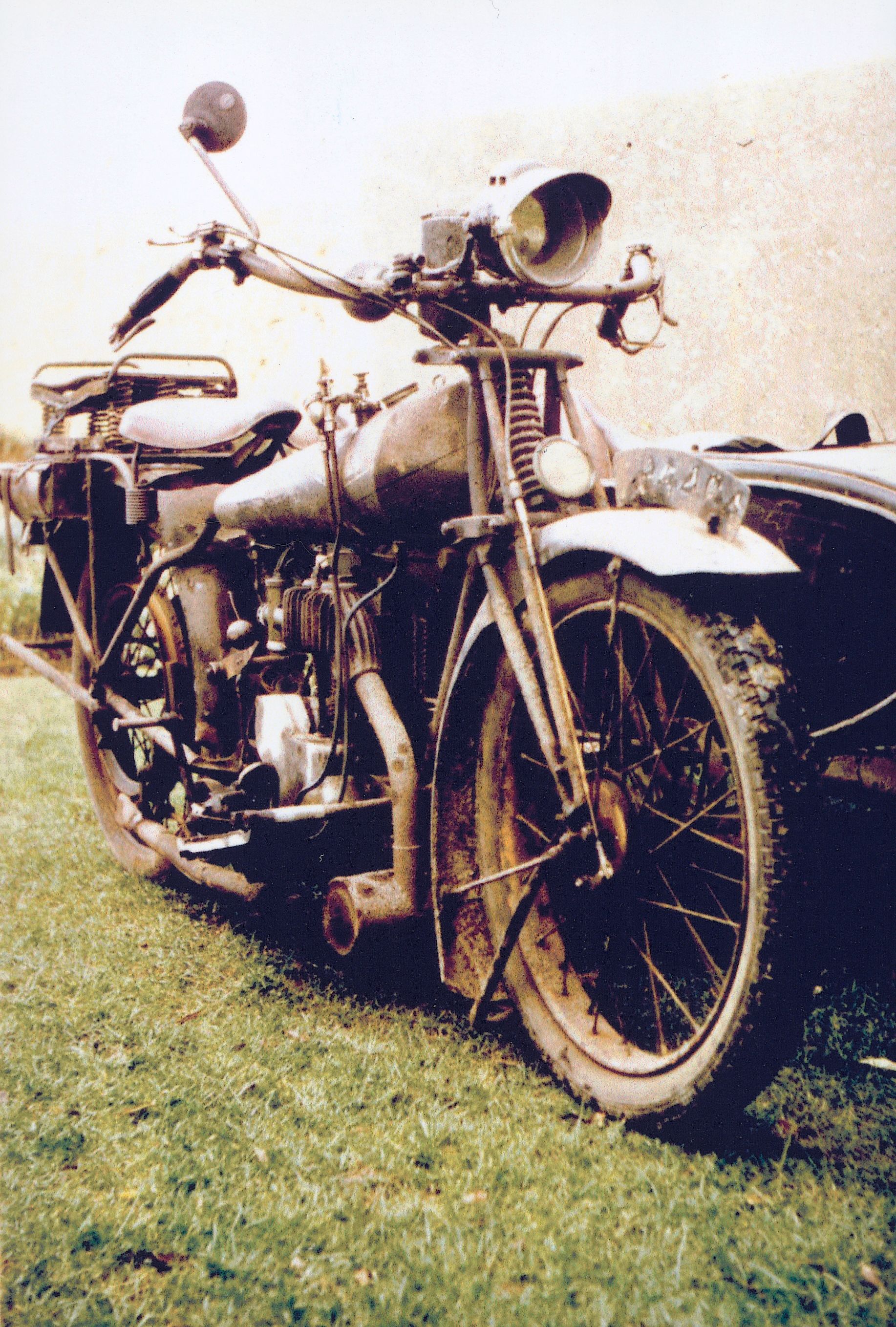 1925 Quadrant 624cc Motorcycle Combination Registration no. PR 4464 ...