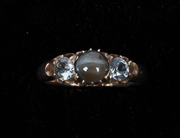 Bonhams : A cat's eye dress ring
