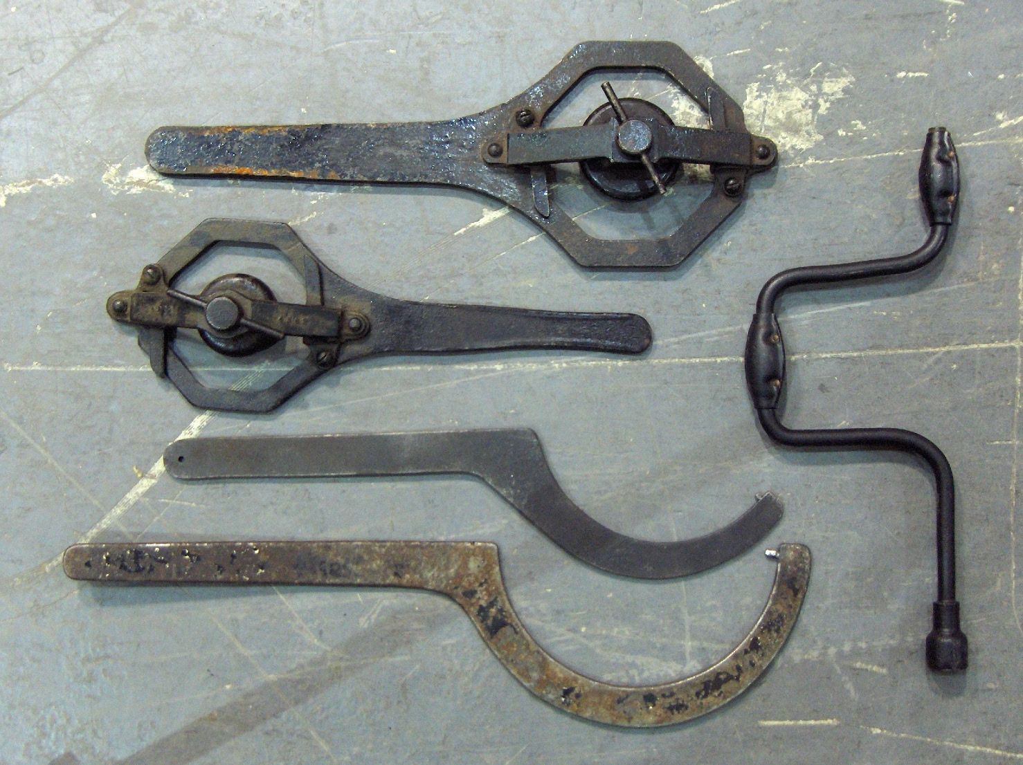 Bonhams Cars : Rolls-Royce Silver Ghost tools,