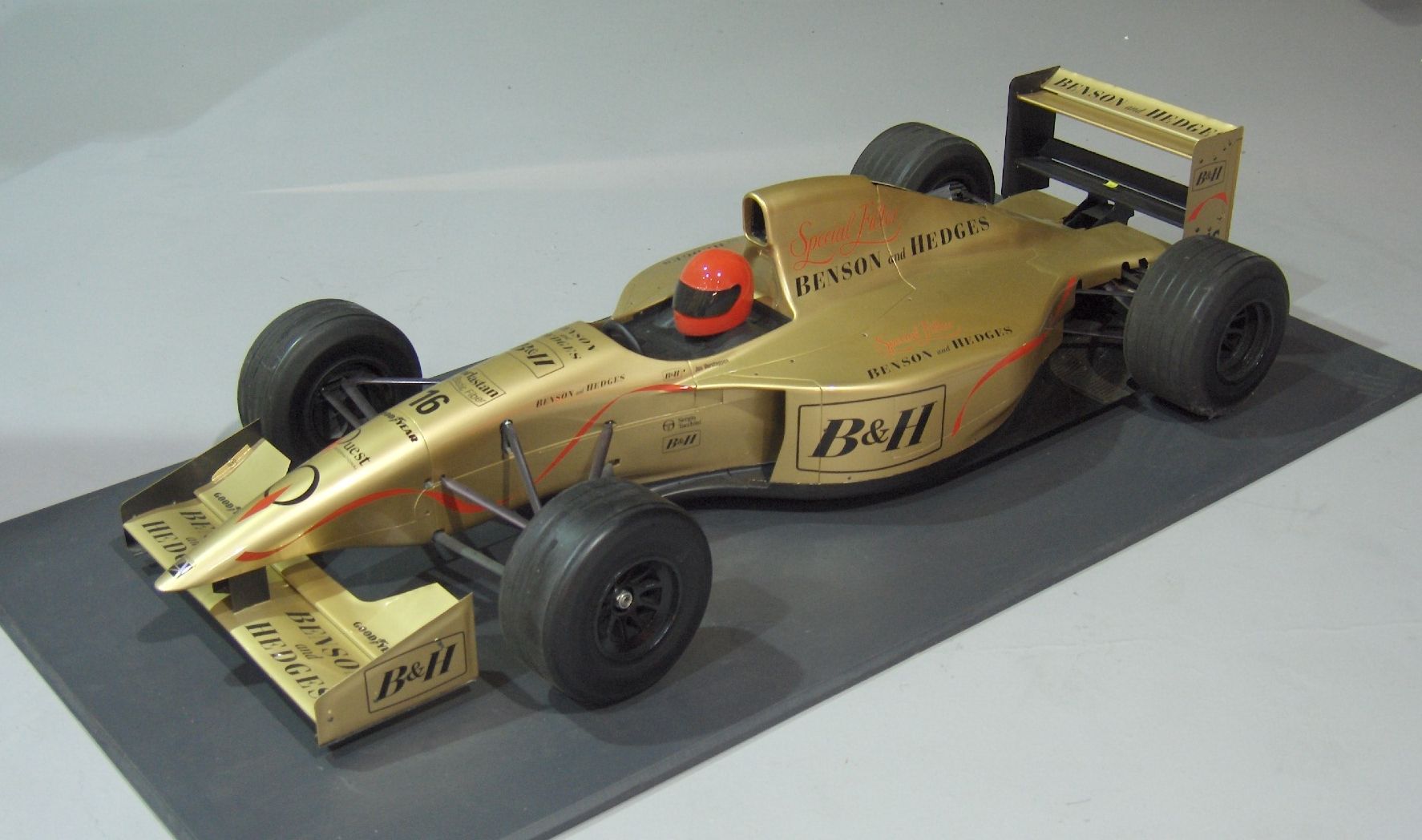 Bonhams Cars : An Arrows Formula 1 team sponsor's promotional model,