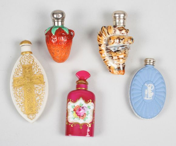 Bonhams : A collection of five scent bottles