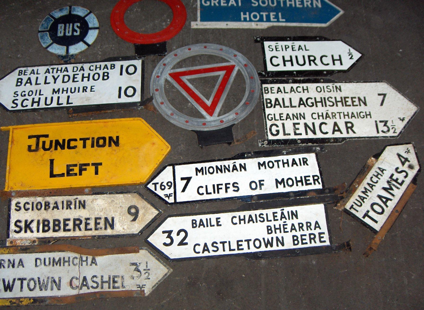 Bonhams Cars : Assorted road and direction signs, Irish,