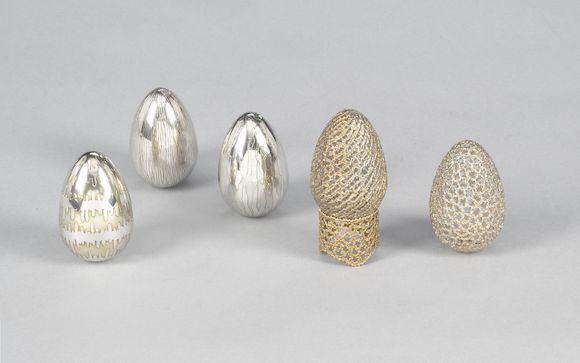 Bonhams : STUART DEVLIN A collection of five varying silver or silver ...