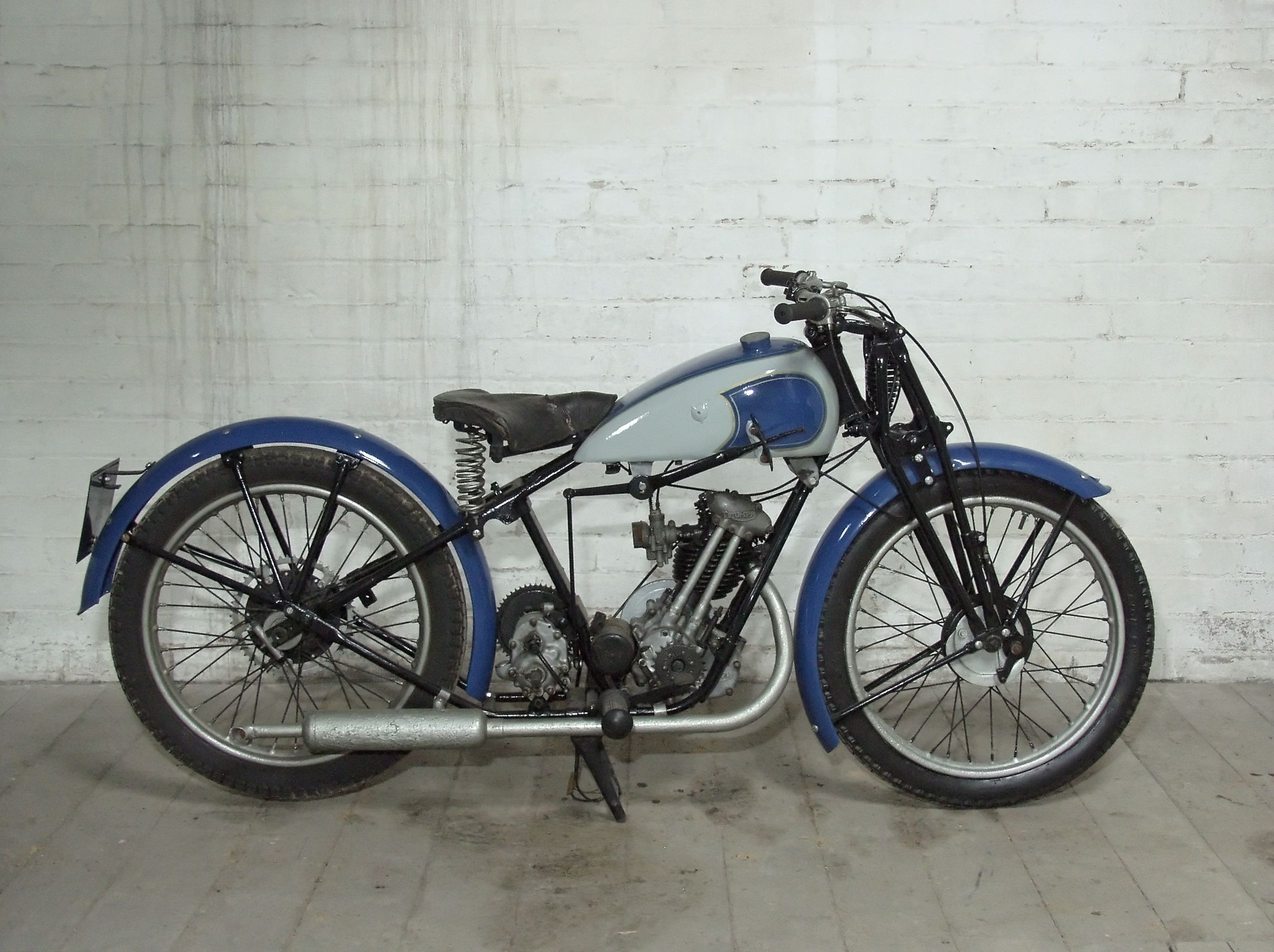 Bonhams Cars : 1933 Triumph 148cc Model XO Engine no. 1701-XO