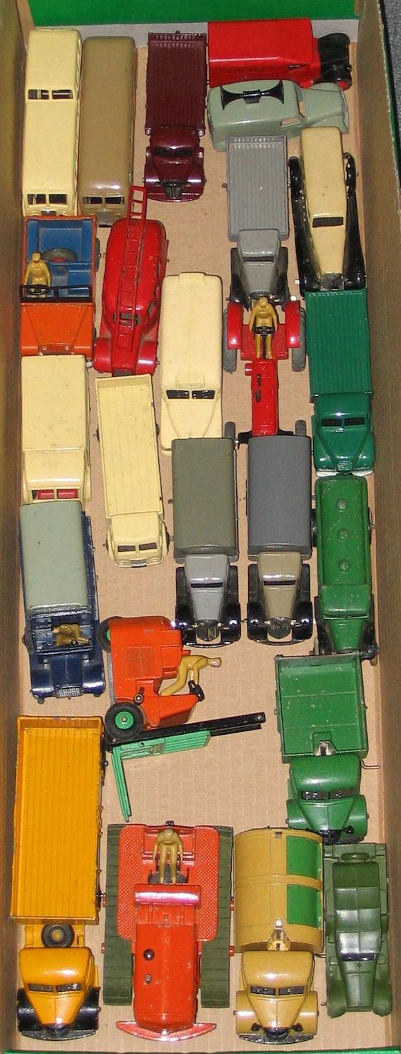 Bonhams : Dinky light commercials 24