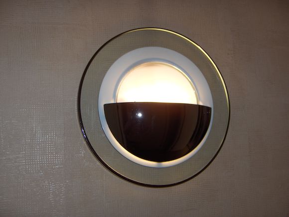 Bonhams : A pair of Art Deco style glass uplighters