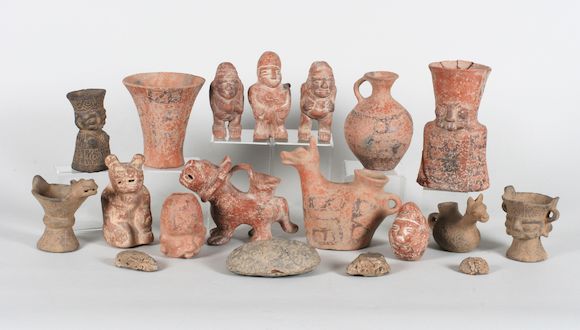 Bonhams : A selection of pre-Colombian style pottery