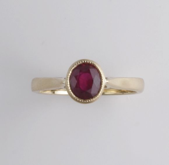 Bonhams : A single stone ruby ring