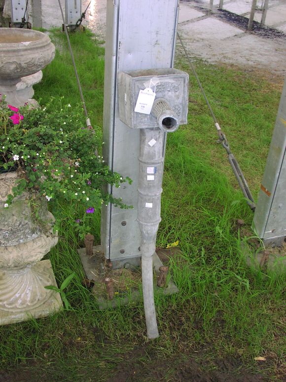 Bonhams : A decorative cast lead drainpipe hopper