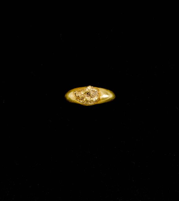 Bonhams : A Roman gold nugget ring