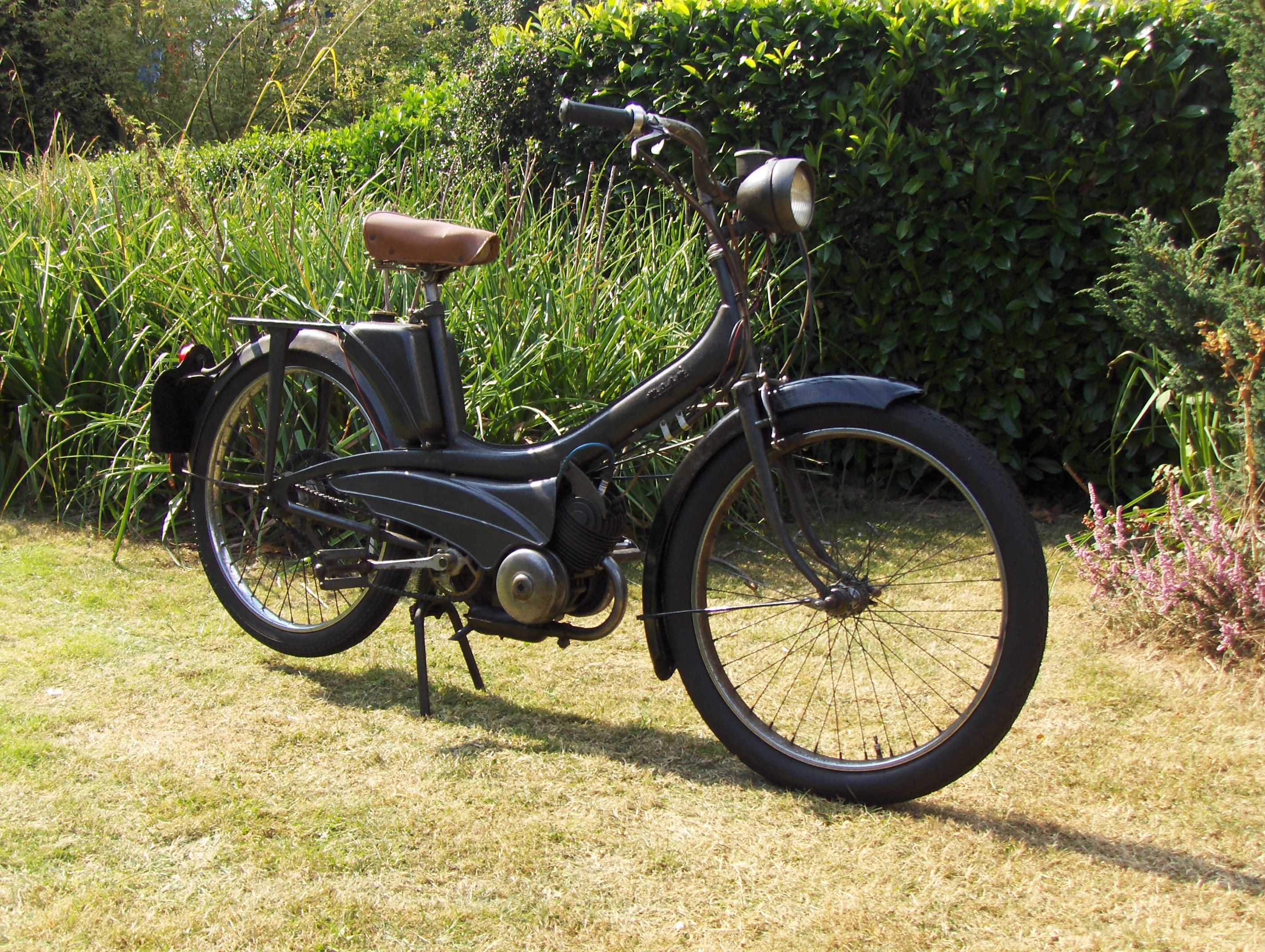 Bonhams Cars : 1963 Motobécane Mobylette Moped Engine no. 421910