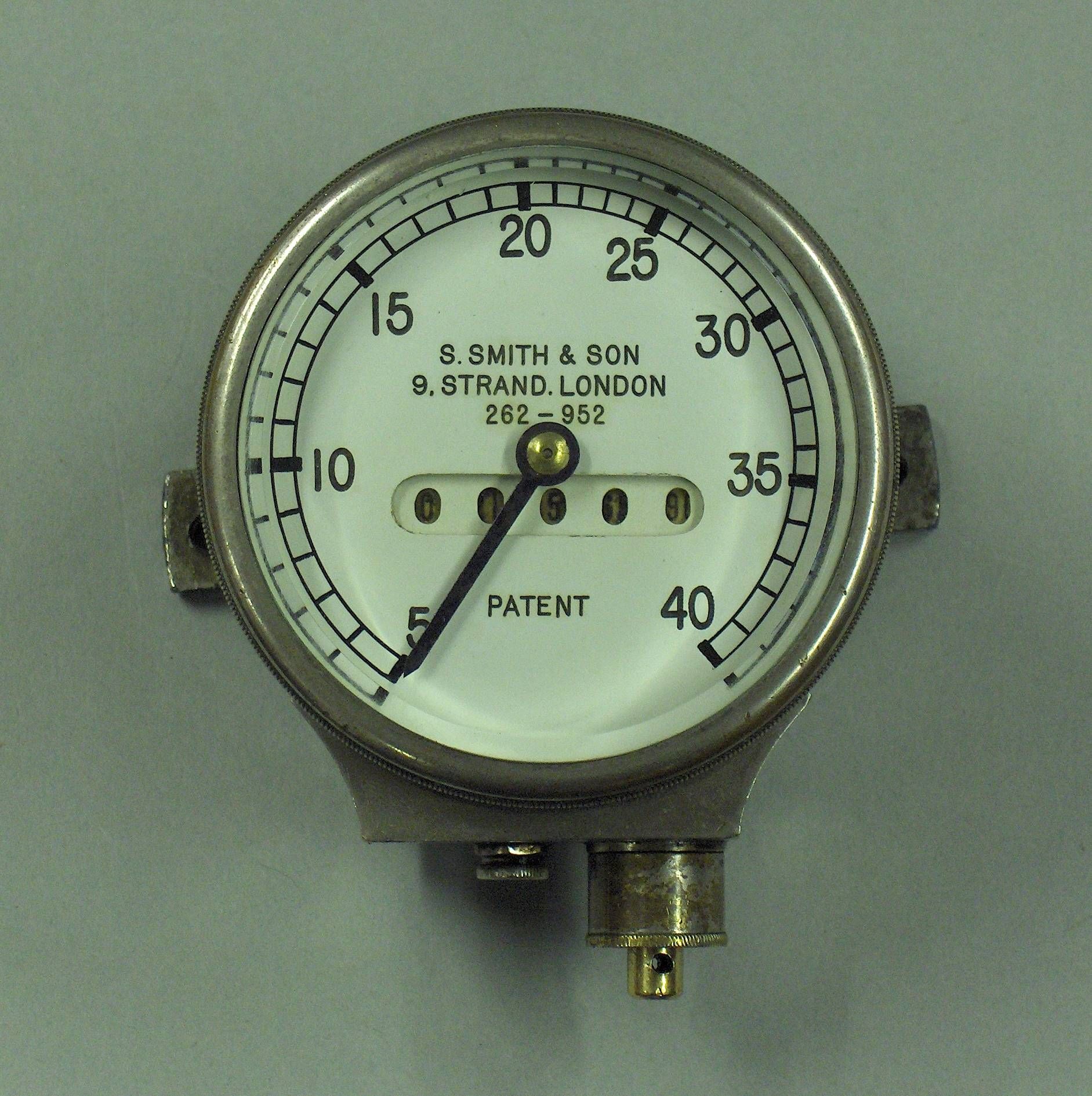 Bonhams Cars : A Smith & Sons 40mph speedometer,