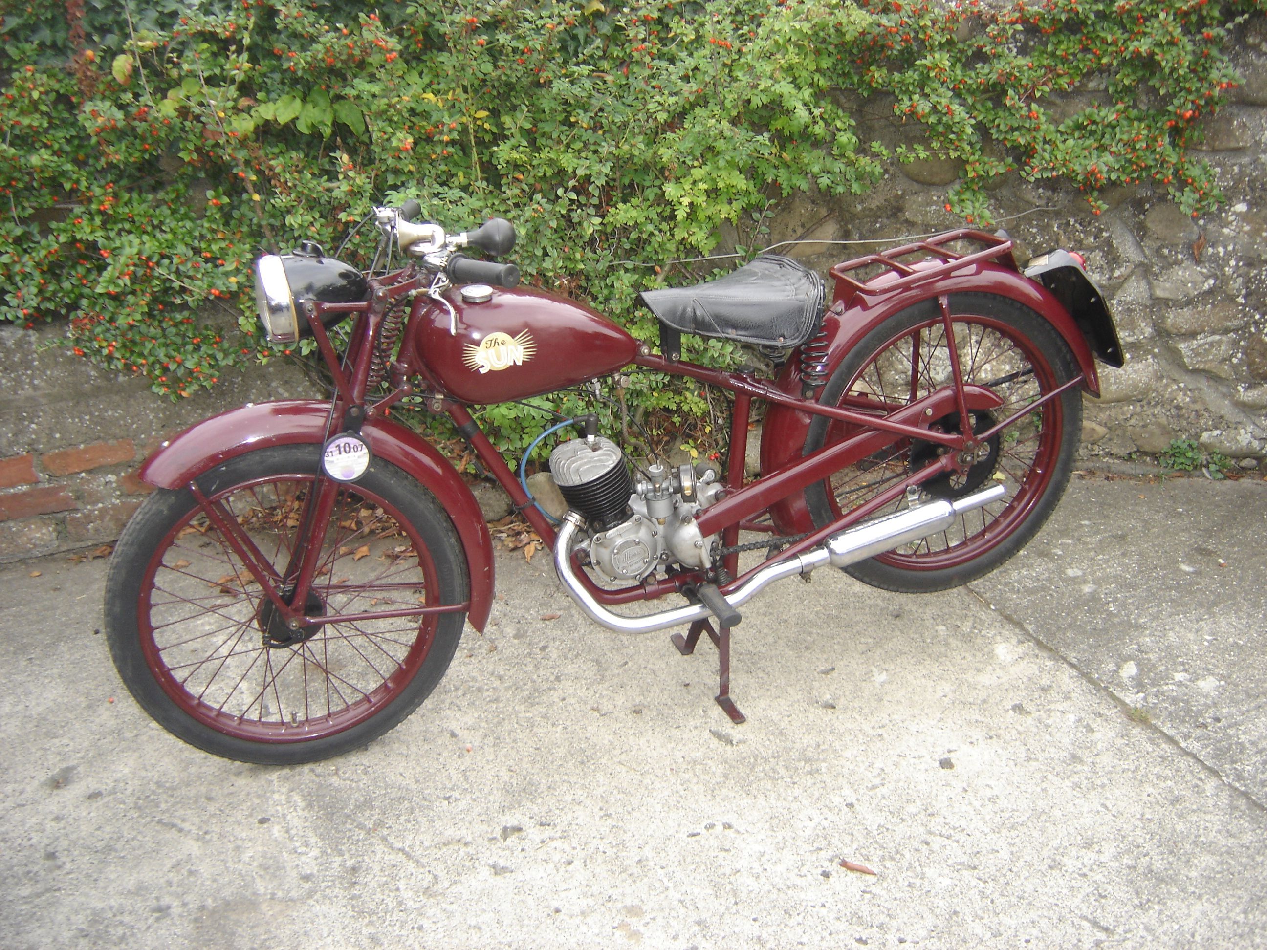 Bonhams Cars : 1952 Sun 98cc Motorcycle Engine no. 716/23483