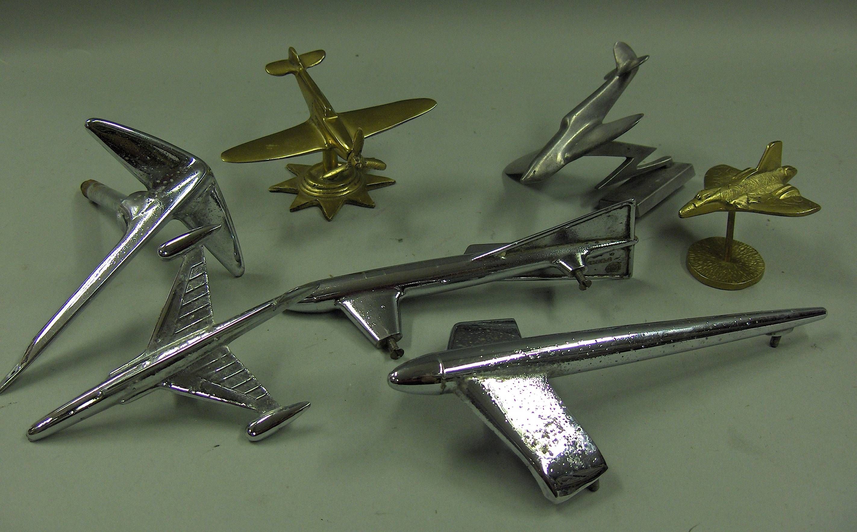 Bonhams Cars : Four aero car mascots and hood embellishers,