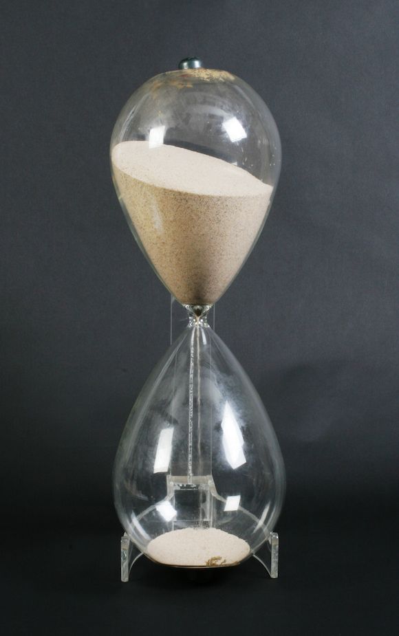 Bonhams : A large clear glass 'hour' glass