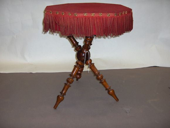 Bonhams : A Victorian gipsy table, 54cm.