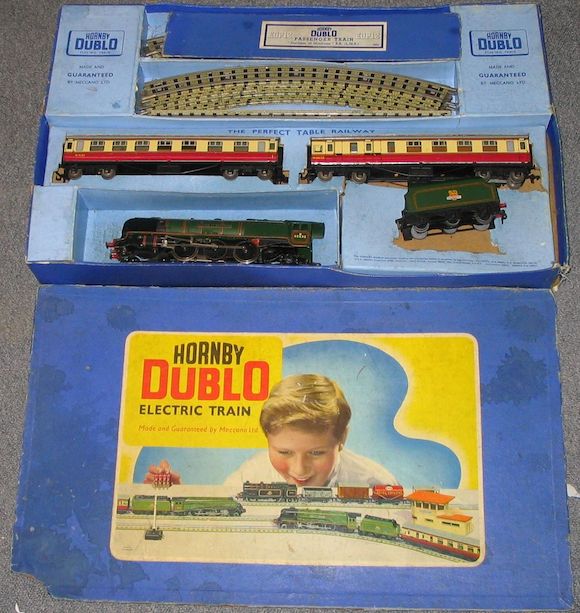 Bonhams : Hornby Dublo EDP12 Duchess of Montrose passenger set