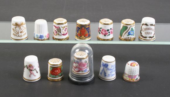 Bonhams : Modern porcelain thimbles