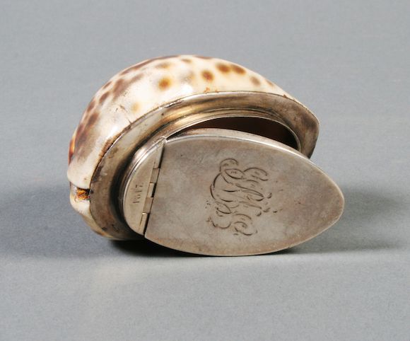 Bonhams : A cowrie shell snuff box