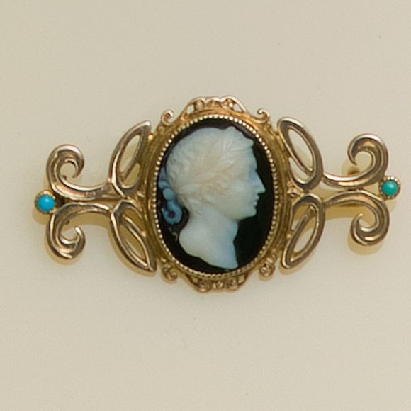 Bonhams : A carved hardstone cameo bar brooch