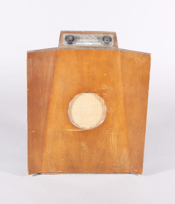 Bonhams : A Murphy 146 walnut cased radio, the case designed by R. D ...