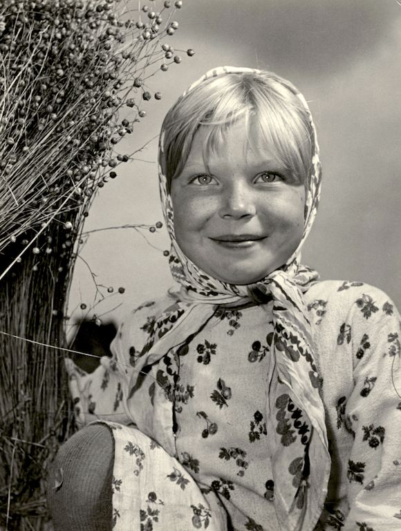 Bonhams : FRIEDLAND (SIMON) Girl from the Volga Region, 1930s
