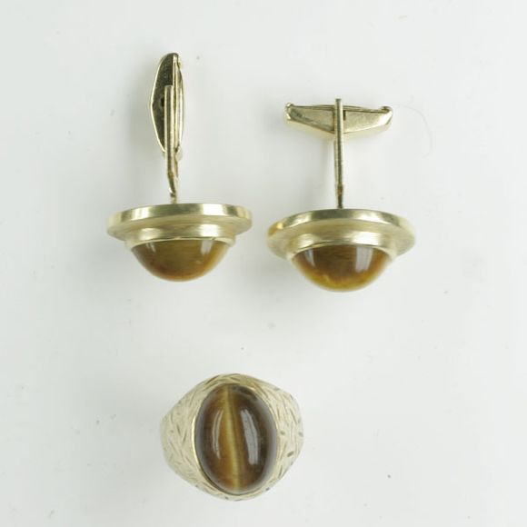 Bonhams : A gentleman's tiger's eye quartz set ring