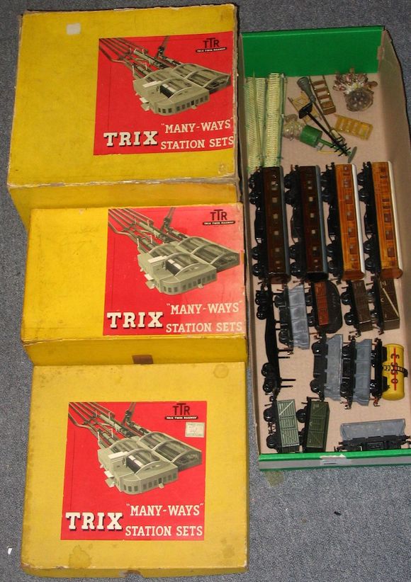 Bonhams : Trix Twin Railway Manyways station sets