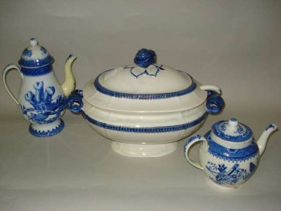 Bonhams : A Cambrian Pottery tureen, cover and ladle circa 1820