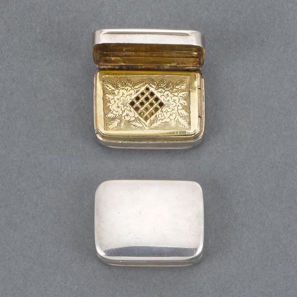 Bonhams : A George III silver plain vinaigrette, and two patch boxes