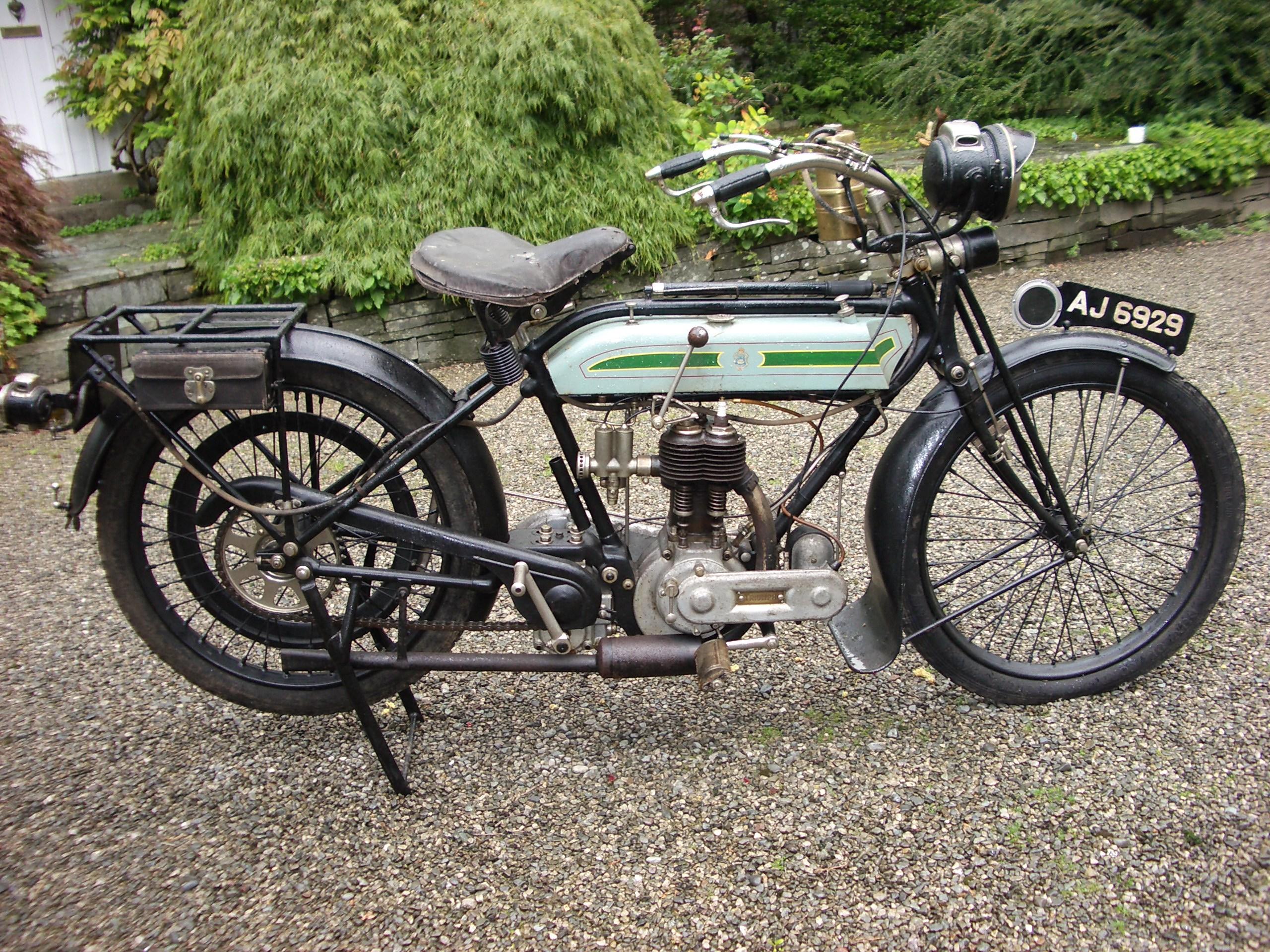 1921 Triumph 550cc Model H Registration no. AJ 6929 Engine no. 76445URT - auctions & price archive