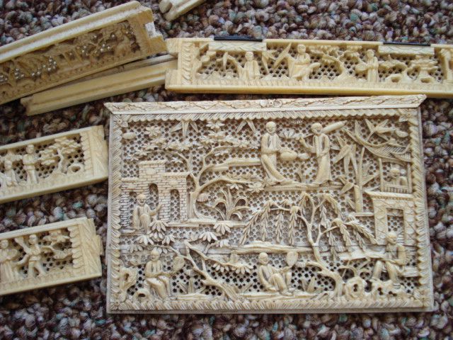 Bonhams : A collection of ivory items,