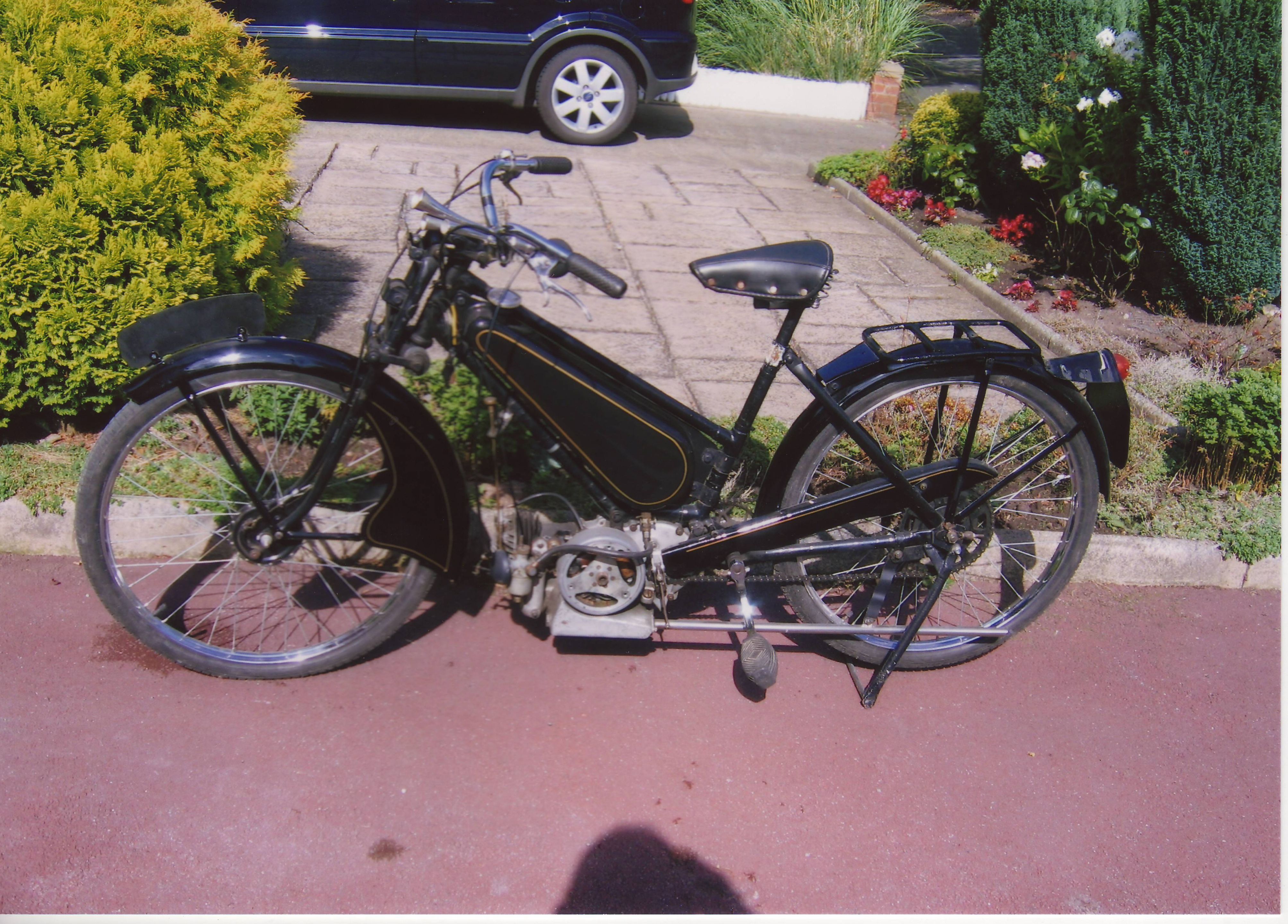Bonhams Cars : 1946 Excelsior 98cc Autobyk Frame no. SABTVRO3937038084 ...