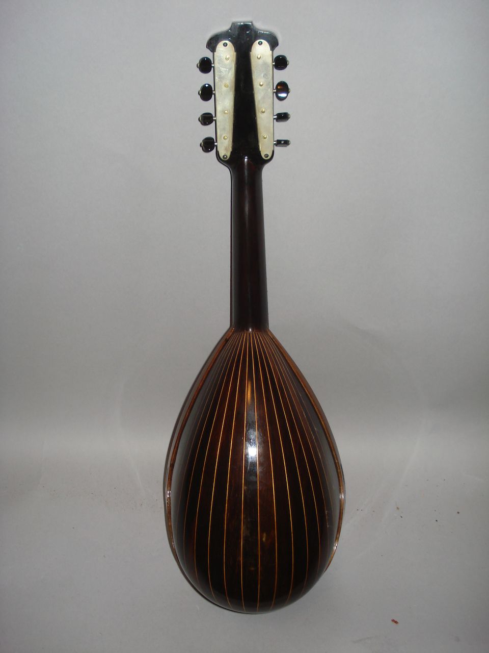 Bonhams : A Neapolitan Mandolin by Antonius Vinaccia, 1788 (2)