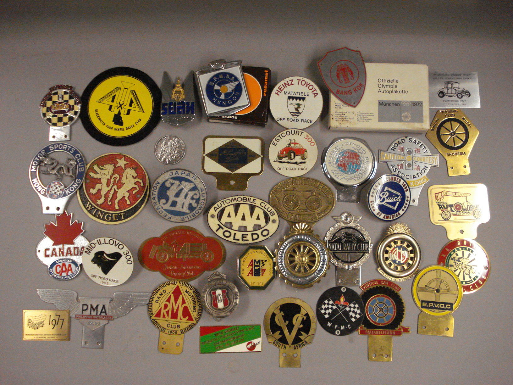 Bonhams Cars : Assorted motoring badges and plaques,