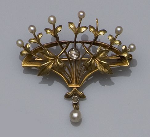 Bonhams : A collection of six French brooches