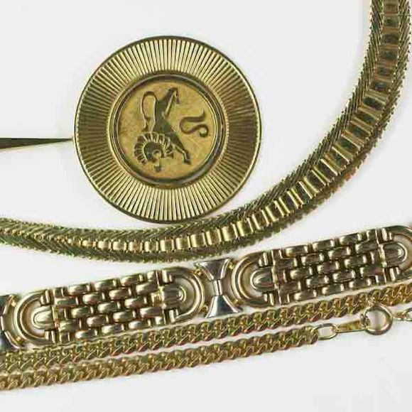 Bonhams : A graduated collar necklace