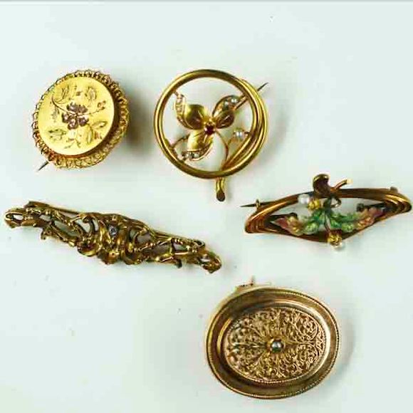 Bonhams : A collection of five French brooches