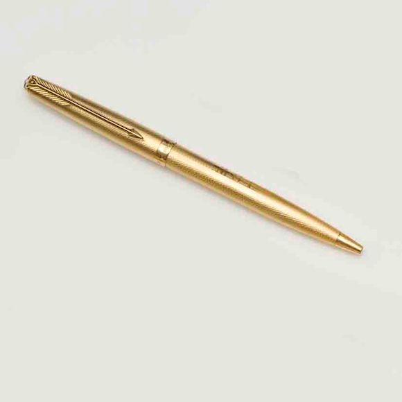 Bonhams : An 18ct gold ballpoint pen, by Parker