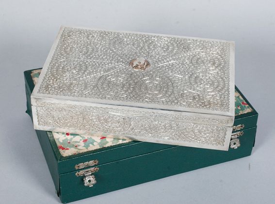 Bonhams : Pakistan, a presentation cigarette box,