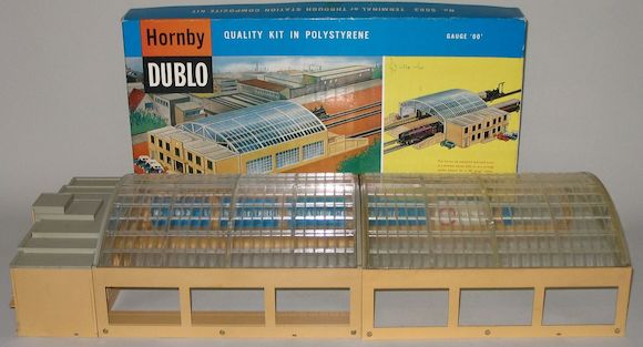 Bonhams : Hornby Dublo 5083 Terminal or Through Station kit