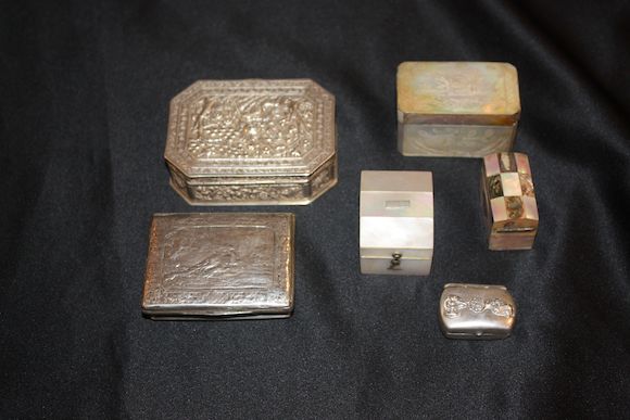 Bonhams : A Chinese silver snuff box,
