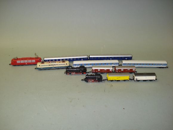 Bonhams : Marklin mini-club locomotives and rolling stock lot