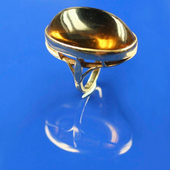 Bonhams : A smoky quartz dress ring,