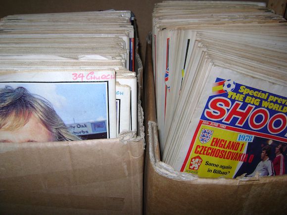 Bonhams : A large collection of football magazines