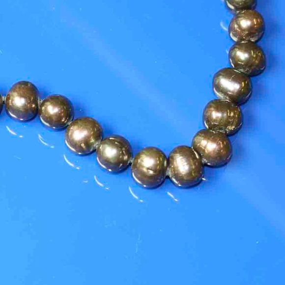 Bonhams : A single row of freshwater uniform black pearls