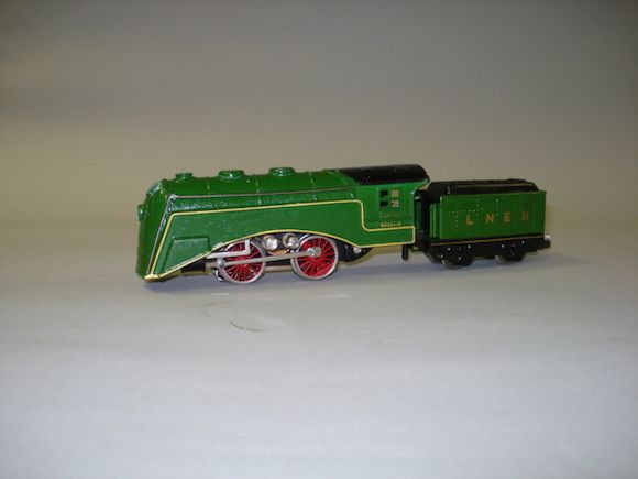 Bonhams : Marklin (pre-war) SLR700 LNER streamline locomotive and tender